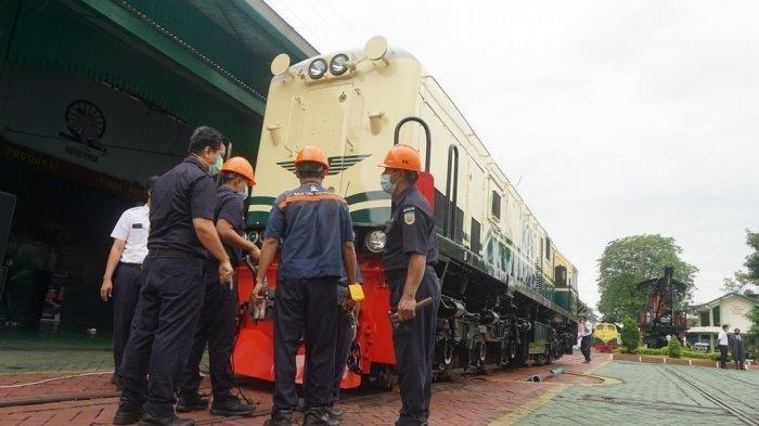 TRAVEL UPDATE: Mengenal Livery Lokomotif, Kereta Jadul Indonesia yang ...