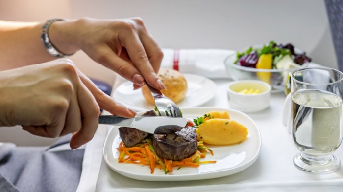 Cara Chef Mengatasi Rasa Hambar Pada Makanan Di Pesawat Dikira Kurang