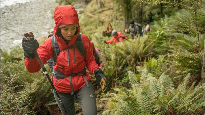 Selama 4 Hari, Penyanyi Mandy Moore Mendaki dan Berkemah di Selandia ...