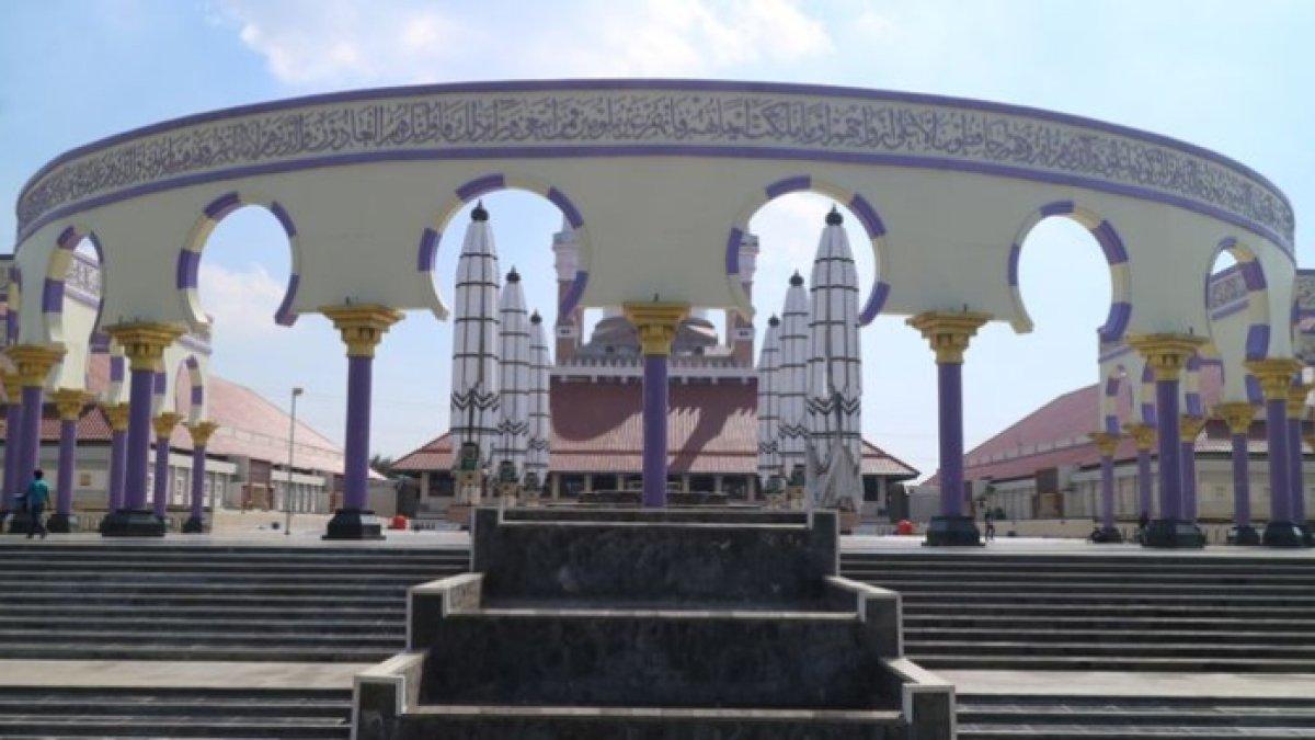 3 Tempat Wisata Religi di Semarang, Kunjungi Masjid Agung Jawa Tengah ...