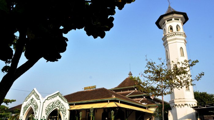 Dulunya Hanya untuk Keluarga Kerajaan, Masjid Al-Wustho Jadi Masjid ...