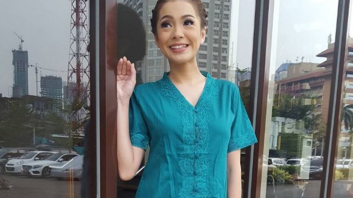 Maya Septa - Begini Tips Artis Ini Hadapi Cuaca Dingin Saat Liburan ...