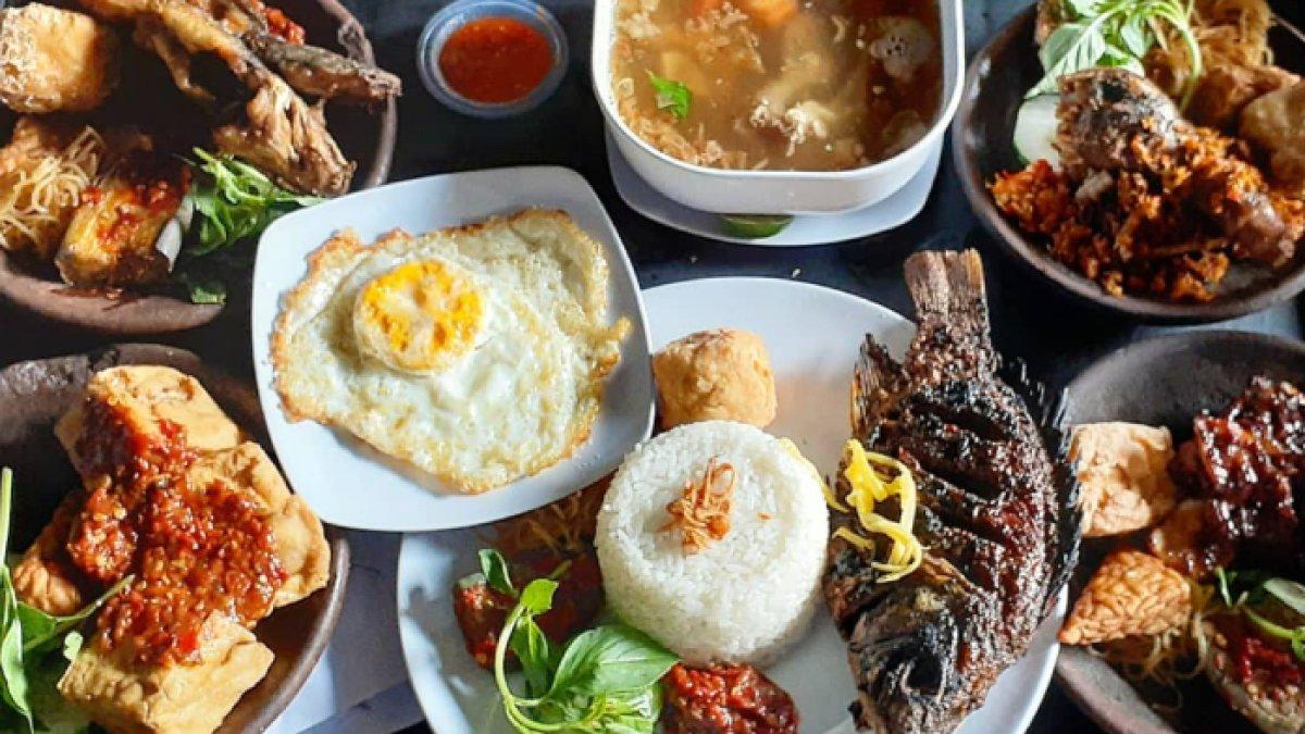 4 Menu Makan Malam Enak di Gresik, Gurihnya Bebek Cak Selem Bikin ...