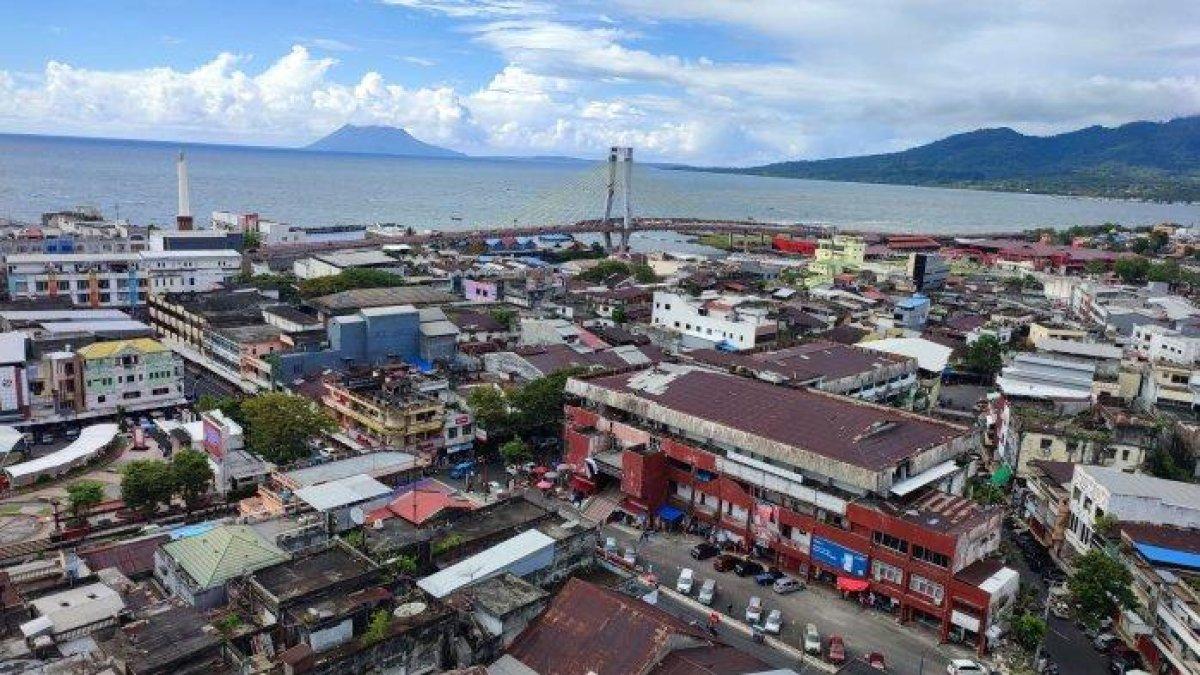 Lihat Pemandangan Ketinggian dari Mercusuar Gunung Wenang, Tempat ...
