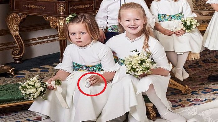 Benda yang Dibawa Mia Tindall Ungkap Rahasia Senyum Manis Pengiring ...