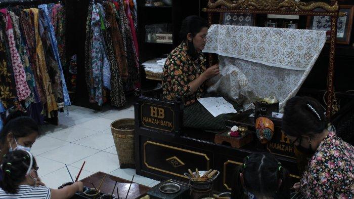 Mengunjungi Mirota Batik Hamzah, Pusat Cinderamata Unik Khas Yogyakarta ...