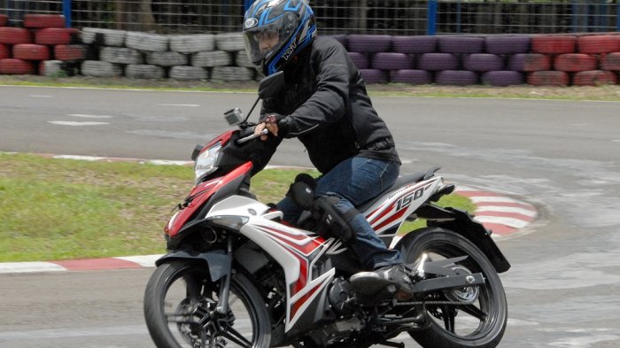Motor Terbaik - Touring Asyik dengan 2 Pilihan Motor Paling Keren ...
