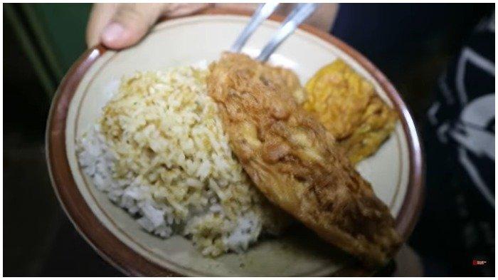 Telur Dadar Warung Belek Jakarta Laris Manis, Pedagang Hanya Masak 2 ...