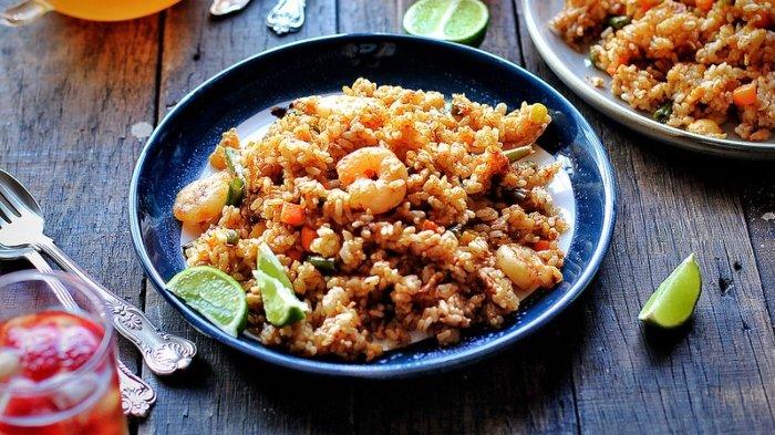 Resep Nasi Goreng Tom Yum ala Solaria, Pakai Topping Seafood Lebih ...