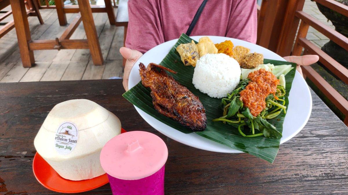 Mencicipi Lezatnya Sego Tempong Khas Banyuwangi di Ndalem Njanti Garden ...