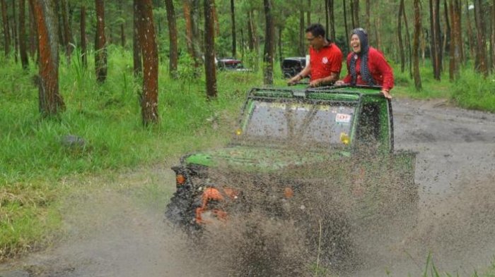 Fun Off Road Pakai Mobil Jeep, Rasakan Sensasi Berpetualang di Taman ...