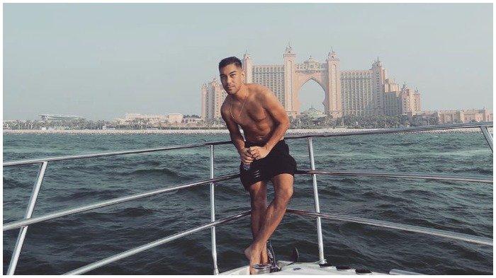 Potret Traveling Omid Nazari, Pemain Baru Persib Bandung - Tribun Travel