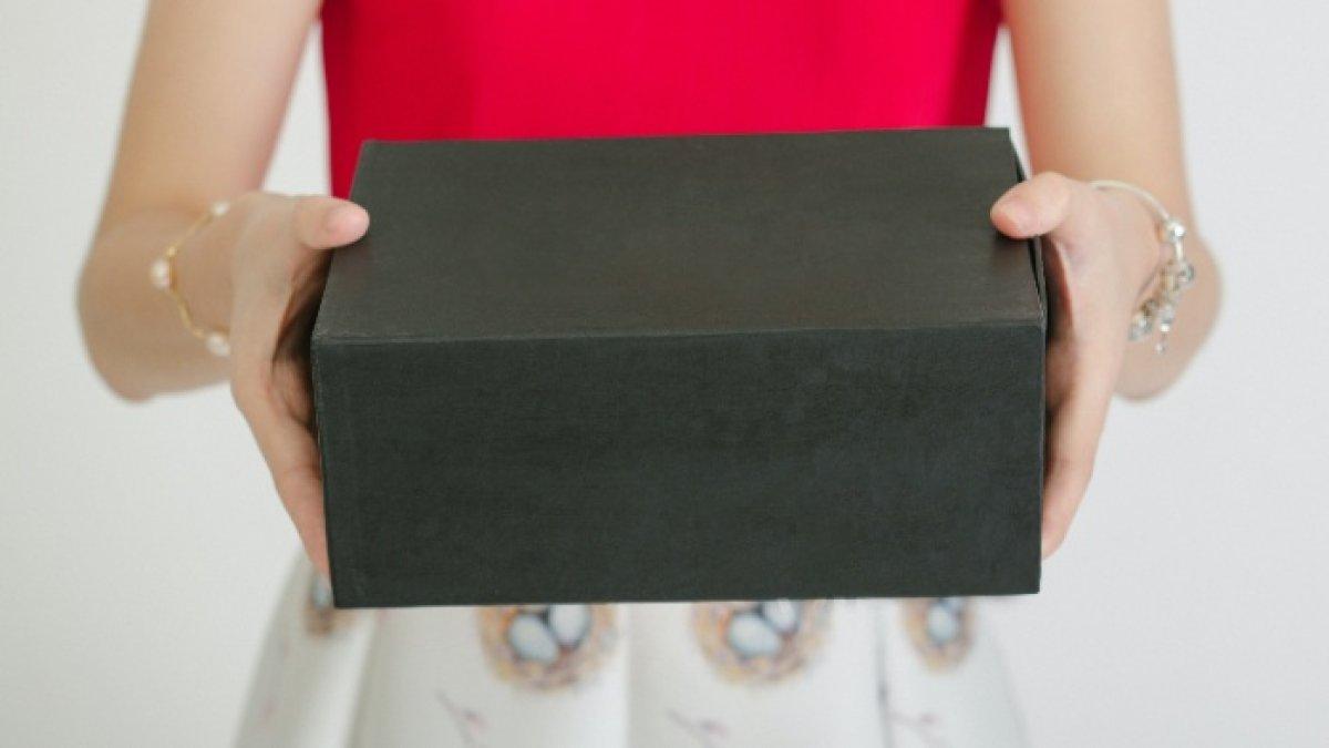 Terima Paket Misterius, Wanita di Karanganyar Syok Lihat Isinya ...