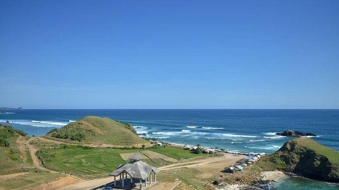 TRAVEL UPDATE: Pesona Pantai Seger, Spot Terbaik untuk Berselancar di ...