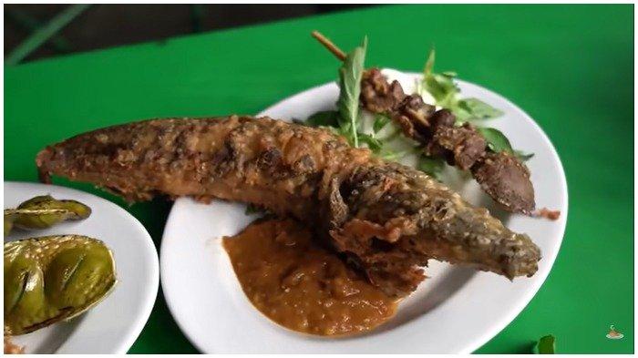 Pecel Lele Terkenal di Jakarta Barat, Ramai Pembeli dan Selalu Antre ...