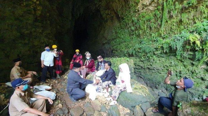 Viral Pernikahan Unik di Dalam Gua Goa Ngingrong Gunungkidul, Satu ...