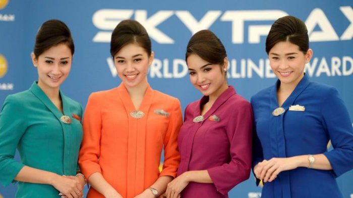 Menilik Seragam Pramugari Garuda Indonesia dari Masa ke Masa - Tribun ...