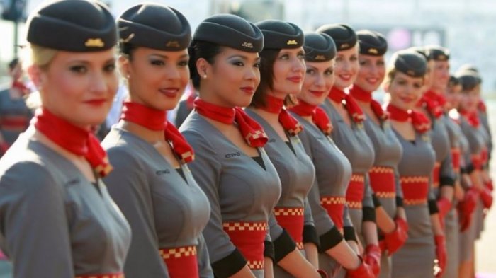 10 Seragam Pramugari Terbaik di Dunia yang Bikin Pengin Terbang Bersama ...