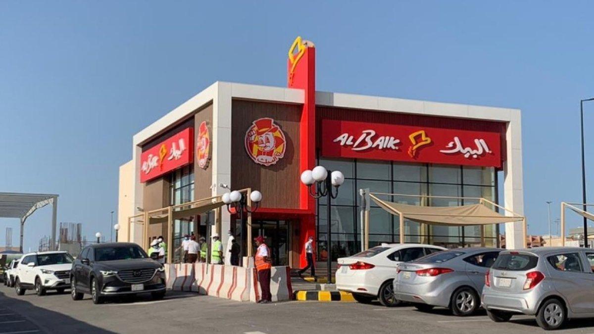 Jadi Favorit Jemaah Haji dan Umrah, Mengapa Ayam Goreng Albaik Begitu ...