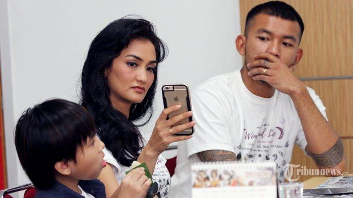 Atiqah Hasiholan - Jadi Korban Bully, Istri Rio Dewanto Hebohkan ...