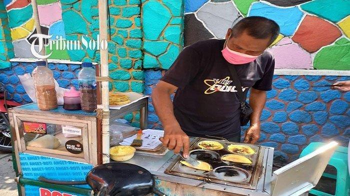 Roti Anget, Jajanan Legendaris di Depan SD Pangudi Luhur Solo yang ...