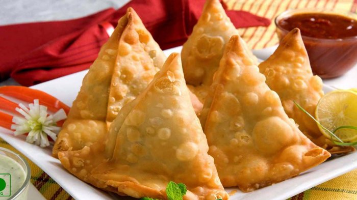 Keju Busuk hingga Samosa, Inilah 5 Makanan yang Dilarang Beredar di ...