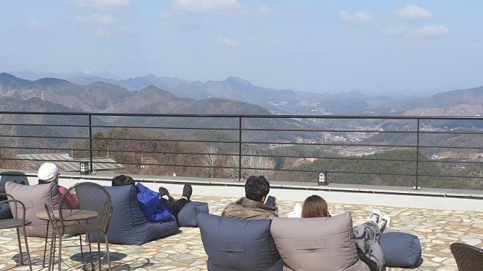 Sanida Cafe, Kafe Tempat Kastil Ko Moon Young Dalam Drakor It's Okay to ...