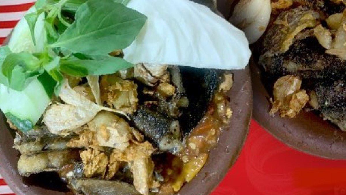 7 Penyetan Enak di Surabaya untuk Makan Siang, Spesial Belut Bu Yuli Ludes Ratusan Porsi Sehari ...