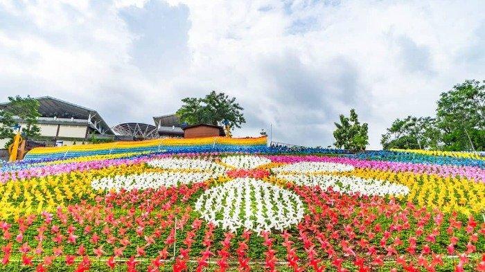 Harga Tiket Masuk De Windmills, Wisata Baru di Cimory Dairyland Prigen ...