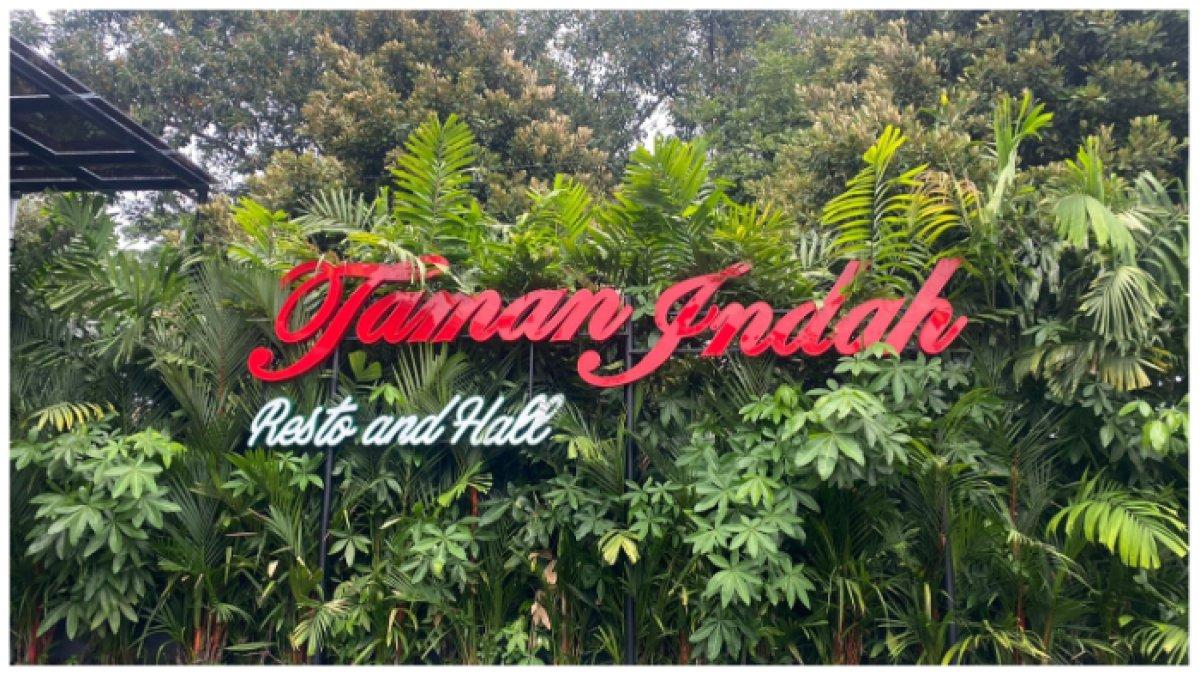 Makan Siang di Taman Indah Resto and Hall Karanganyar, Menu All You Can ...