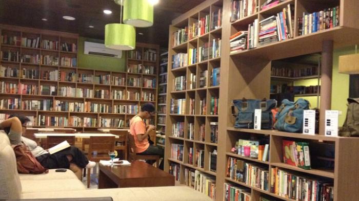 Reading Room Cafe Jakarta - Selain di Toko Buku, Kamu Bisa Baca Gratis ...