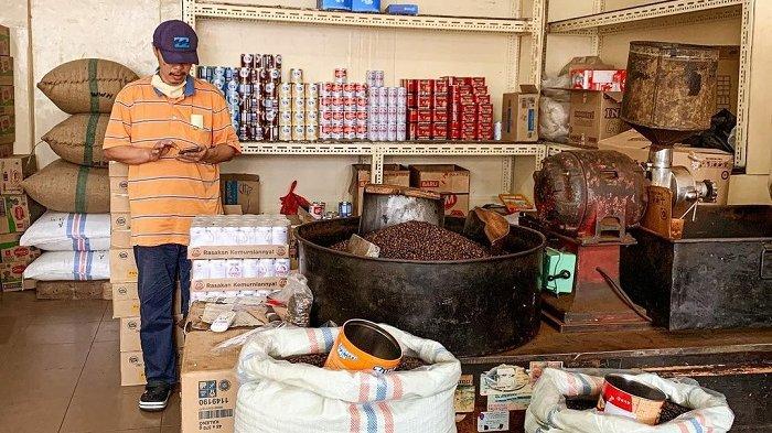 TRAVEL UPDATE: Bis Kota, Kopi Legendaris Asal Jatinegara yang Berdiri ...