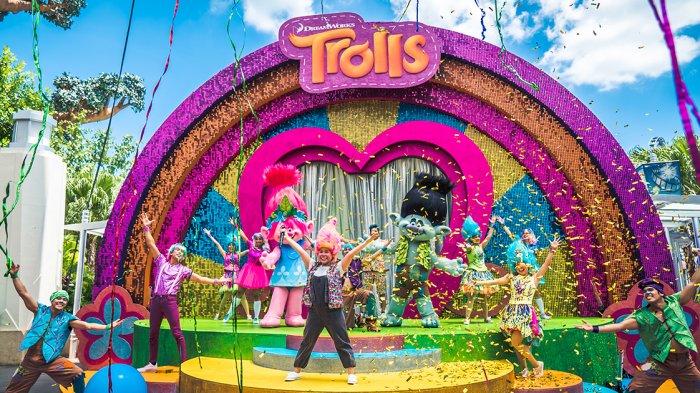 4 Hal yang Wajib Dilakukan Saat Liburan di TrollsTopia, Taman Terbaru ...