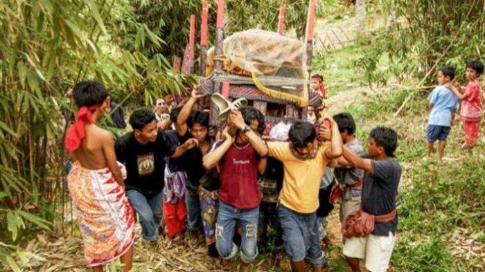 Cegah Penyebaran Covid-19, Polisi Hentikan Upacara Rambu Solo di Toraja ...