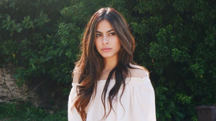 Valerie Thomas - Dari Greenwich hingga Paris, Begini 7 Pose Putri ...