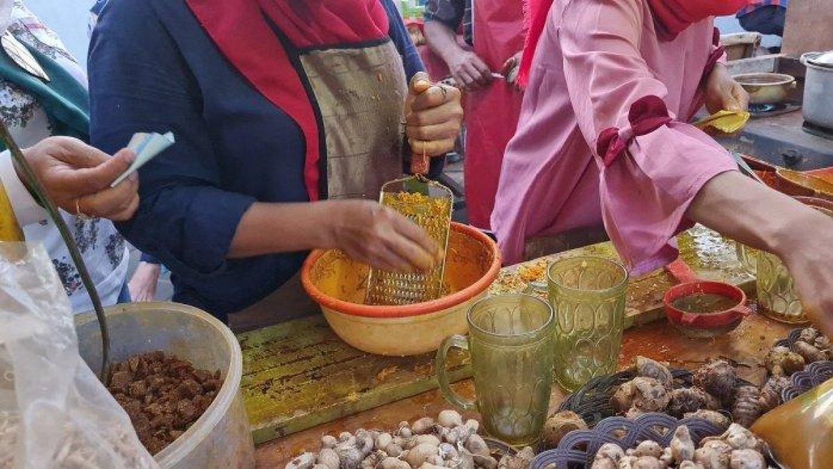 Video Viral di TikTok, Jamu Warung Bang Adut Diserbu Pembeli, Konon ...