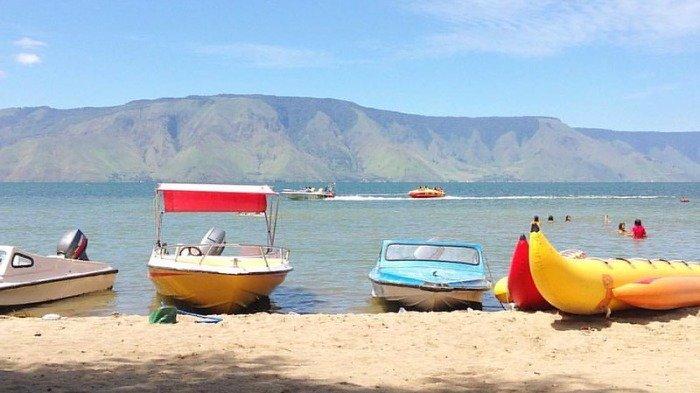 Harga Tiket Wisata Air di Pasir Putih Parbaba Samosir, dari Naik Kano ...