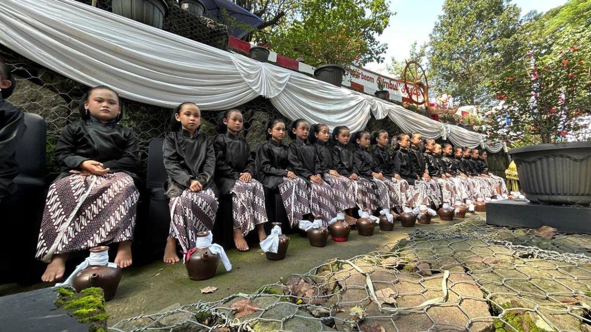 Tradisi Padusan di OMAC Klaten Pakai Air dari 21 Sumber Mata Air ...