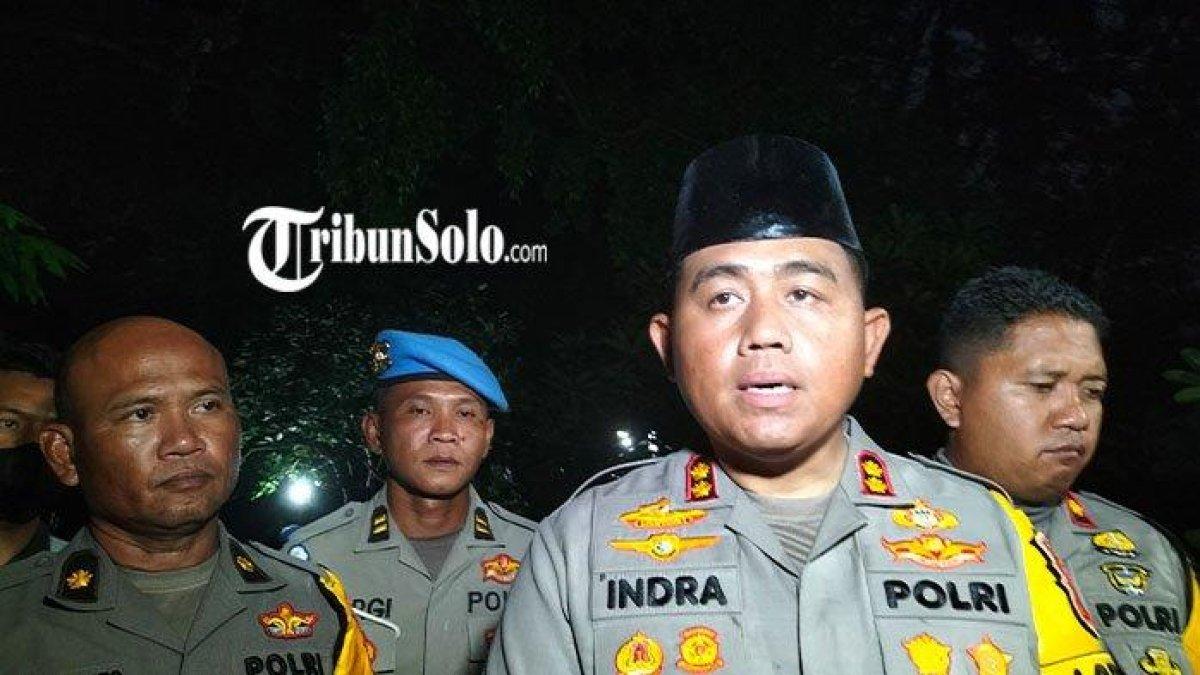 KAKAKNYA Tewas di Barak, Adik Bripda X Nangis, Ibunya Pingsan di Kuburan: 'Bu Bangun Masih Ada ...
