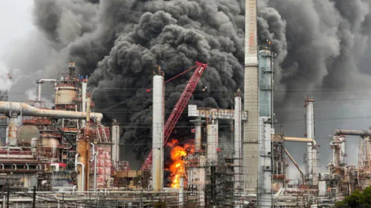 Usai Hutan, Kini Kilang Minyak di Martinez, California, AS Terbakar: 3 ...