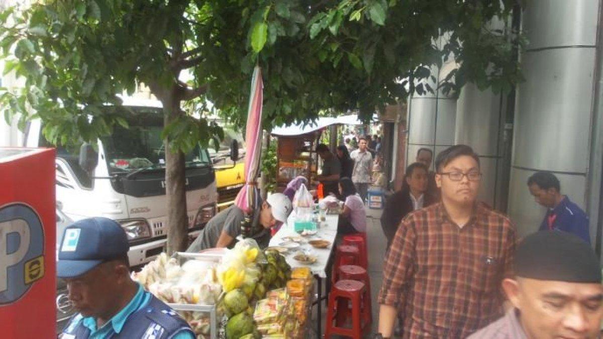 Liburan Lebaran 2025: Menikmati Kuliner Kaki Lima Jakarta yang Menggoda ...