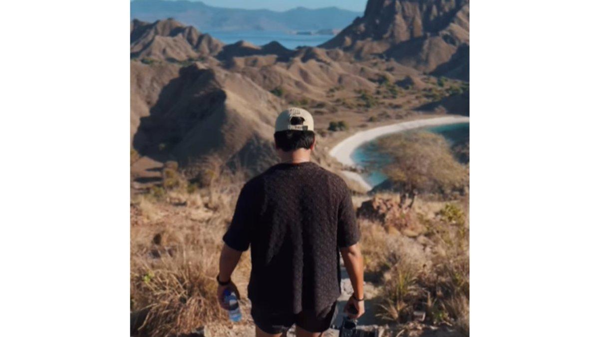 5 Potret Darma Mangkuluhur Liburan Lihat Komodo, Cucu Soeharto Pamer ...