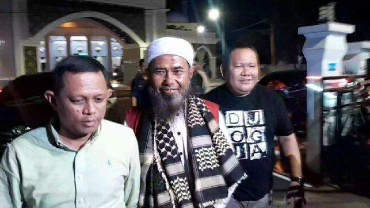 Penampilan Defrizal Buronan Kasus Korupsi, Tampak Agamis, Ngaku ...