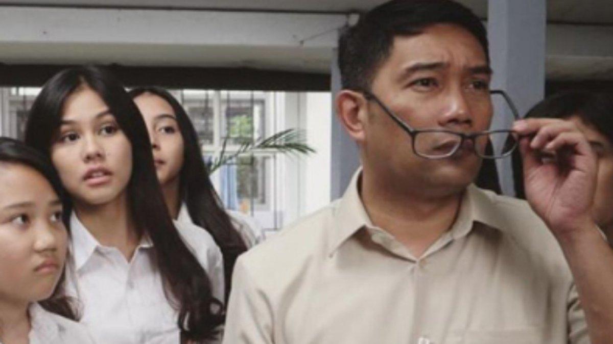 7 Film & Sinetron yang Pernah Dibintangi Ridwan Kamil, Dilan 1990 ...