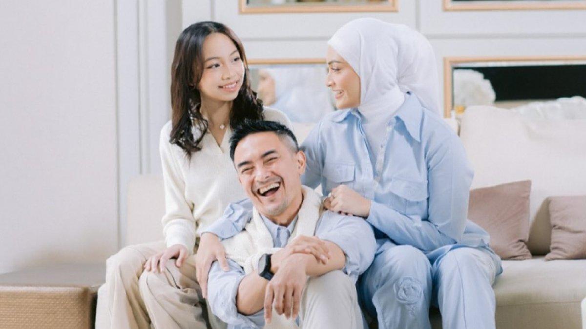 7 Potret Prewedding Zumi Zola dan Futri Zulya Savitri Bersama Anak-anak ...