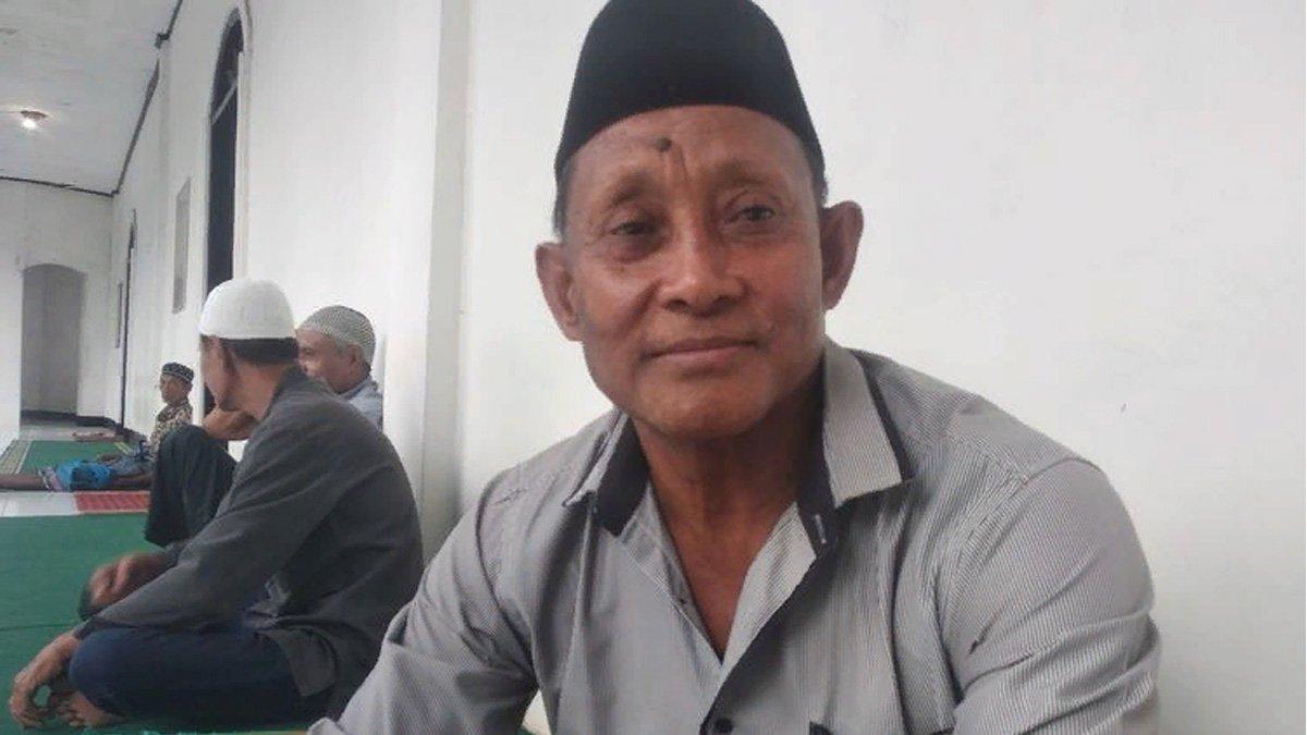 Kisah Hamzah, 8 Tahun Jadi Marbut di Masjid Sultan Bima, Tak Digaji ... Kisah Hamzah, 8 Tahun Jadi Marbut di Masjid Sultan Bima, Tak Digaji ...