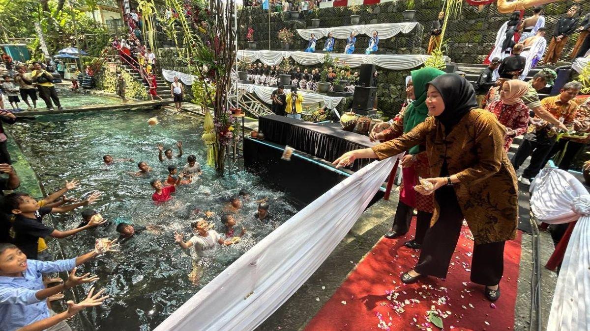 Tradisi Padusan yang Digelar Pemkab di OMAC Klaten, Ada Kirab Kendi ...