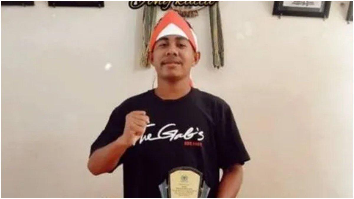 Ingat Joni Si Pemanjat Tiang Bendera yang Dulu Viral? Kini Gagal Masuk TNI, Tagih Janji Jokowi ...