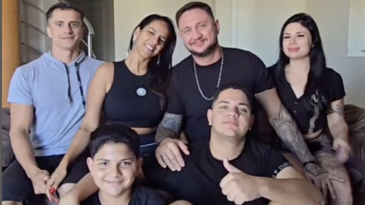 Potret Keluarga Viral Terapkan Pernikahan Poliamori, Suami dan Istri Sama-sama Punya Pasangan ...