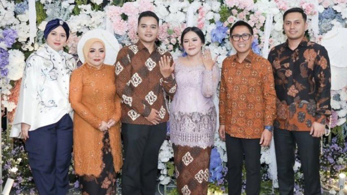 7 Momen Lamaran Dewi Nurmania Anak Muzdalifah, Keluarga Fadel Islami ...